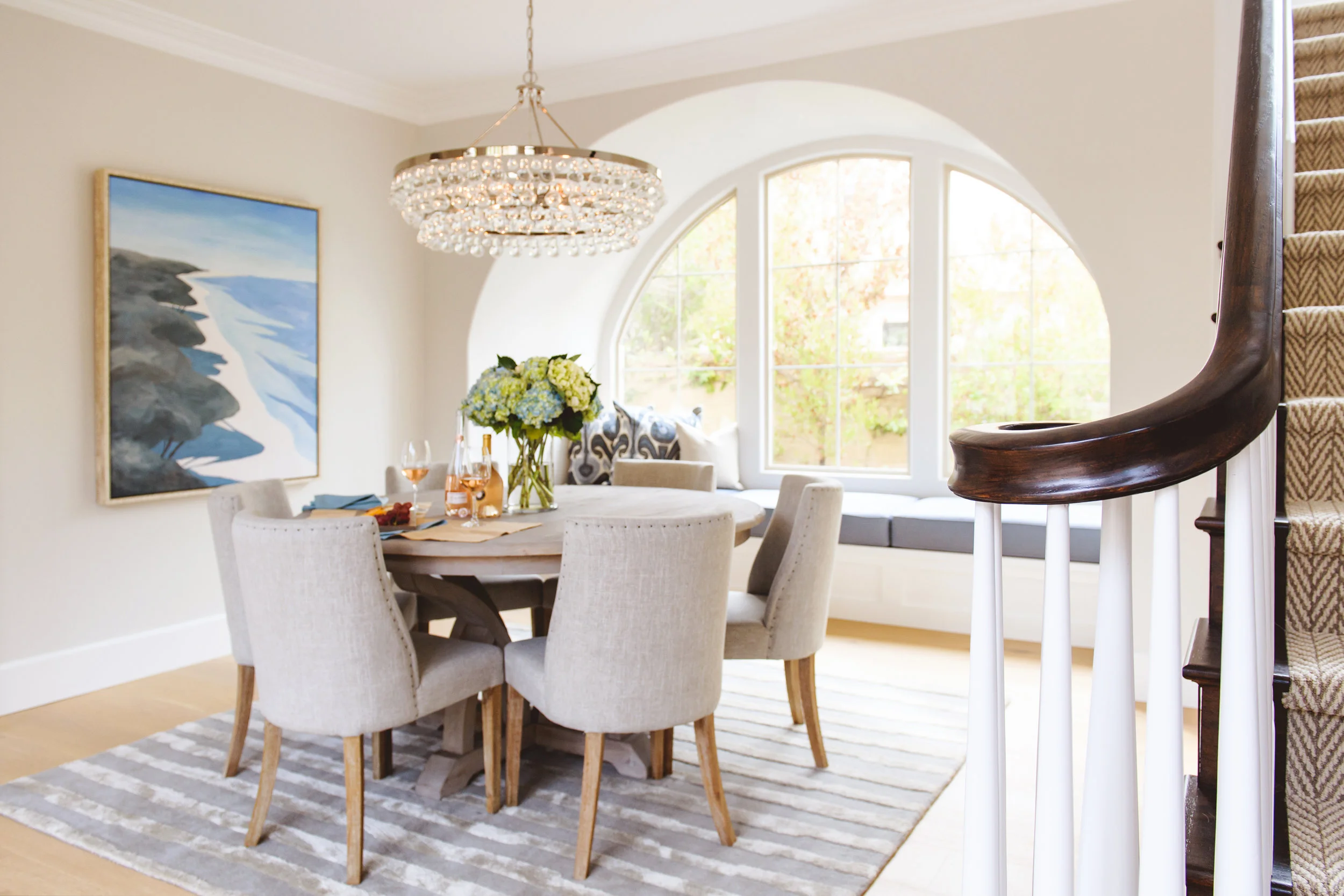 Classy costal dining room with staycation vibes | Savvy Interiors | San Diego